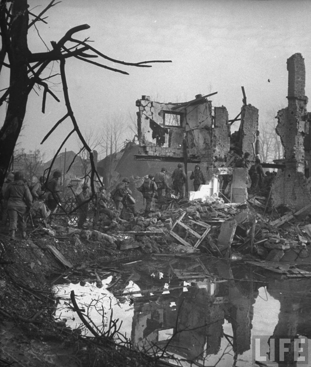 Allies Drive for the Rhine - WW2 Combat Engineers